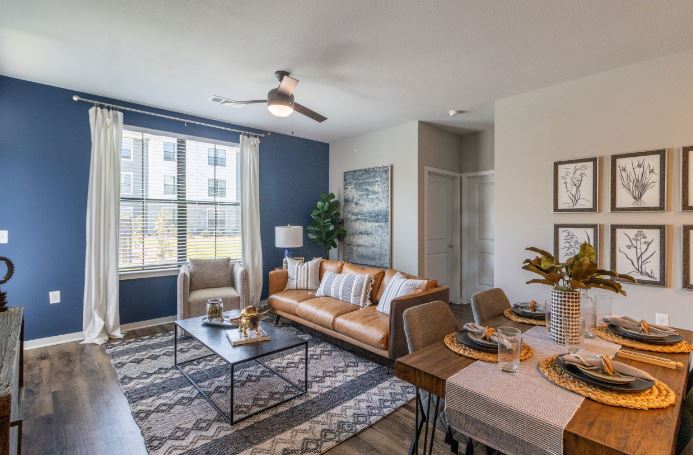 Magnolia at Spring | Rise Apartments