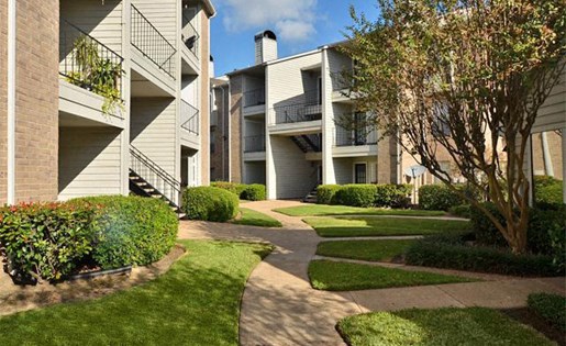 Point at Windmill Lakes | Rise Apartments