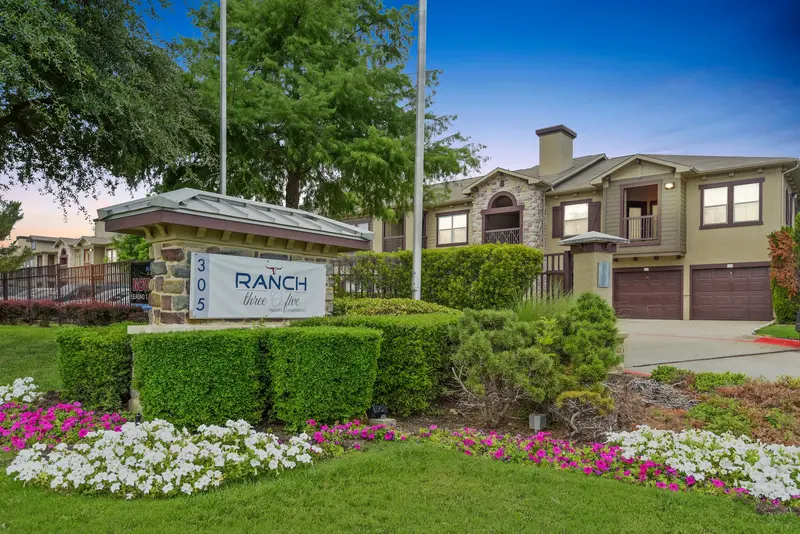 Ranch Three0Five Arlington | Rise Apartments