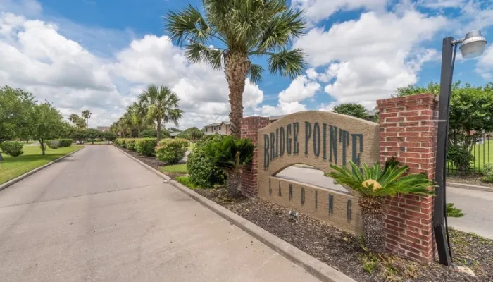 Bridge Pointe Landing | Rise Apartments