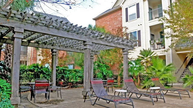 Compass at Windmill Lakes | Rise Apartments