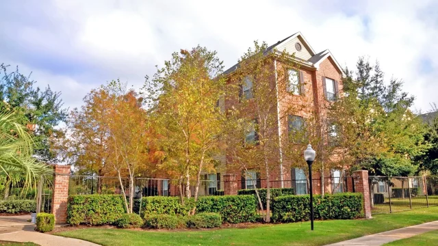 Compass at Windmill Lakes | Rise Apartments