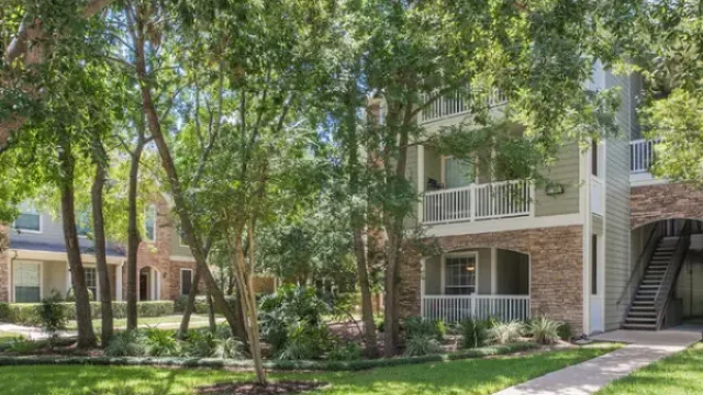 Creekstone Apartment Homes | Rise Apartments