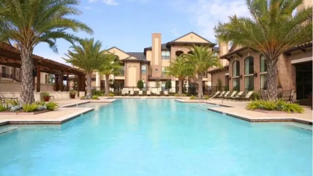 Lakeside Villas At Cinco Ranch | Rise Apartments
