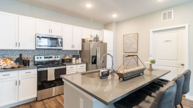 Magnolia at Spring | Rise Apartments