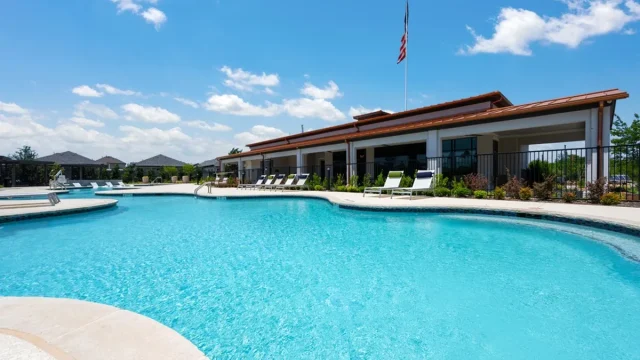 Mansions at Oak Point | Rise Apartments