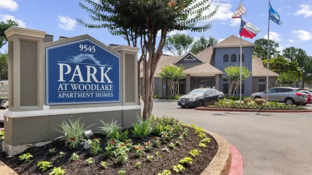 Park at Woodlake | Rise Apartments