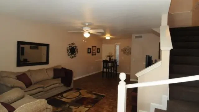 Reed Parque Townhomes | Rise Apartments