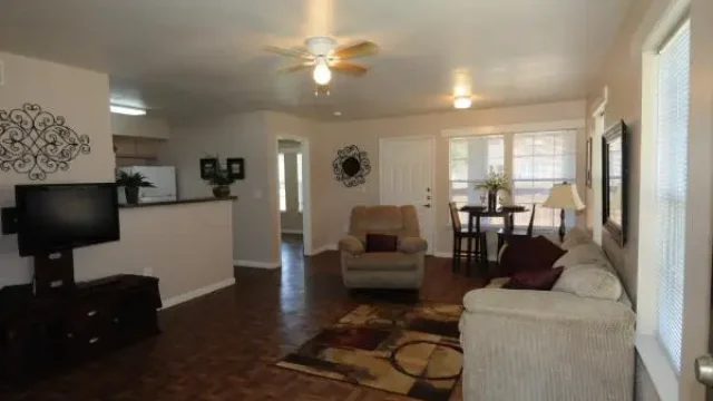 Reed Parque Townhomes | Rise Apartments