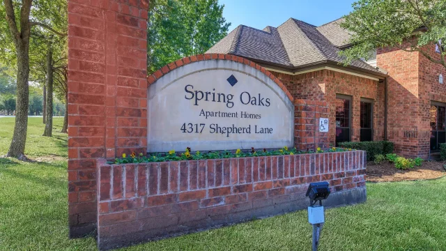 Spring Oaks | Rise Apartments